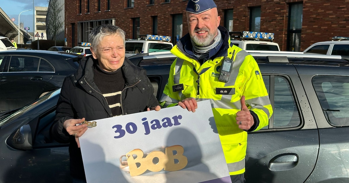 Kris (64) krijgt gouden BOB-sleutelhanger tijdens politiecontrole in ...
