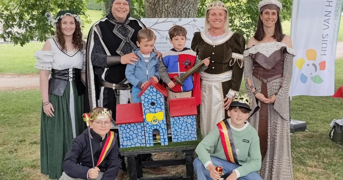 Herzele huldigt tutjesboom in tijdens de Week van de Opvoeding ...