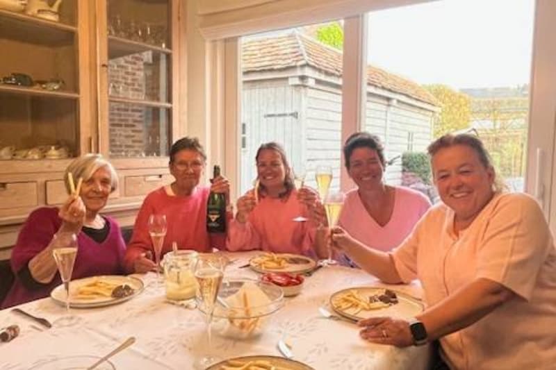 Familie Van de Wouwer viert: frieten en champagne voor overwinning van ...