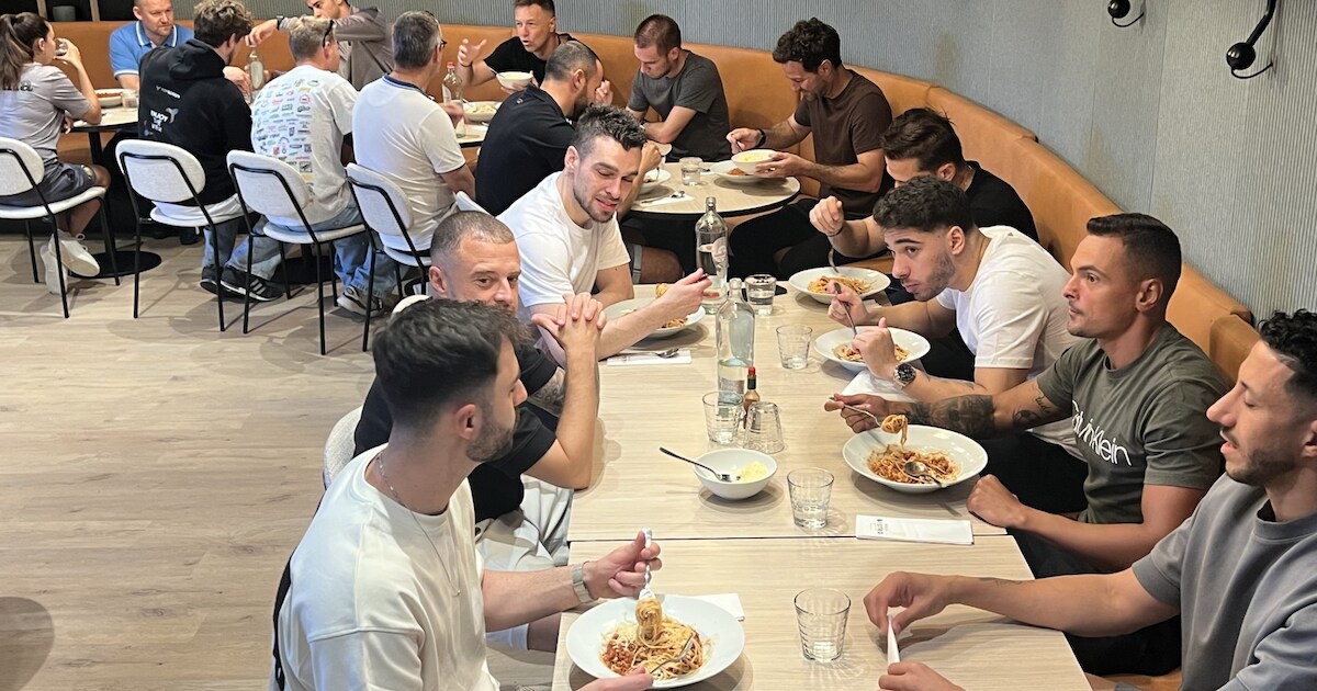 Spelers van RSCA Futsal verzamelen voor eerste training: “Een tiende ...