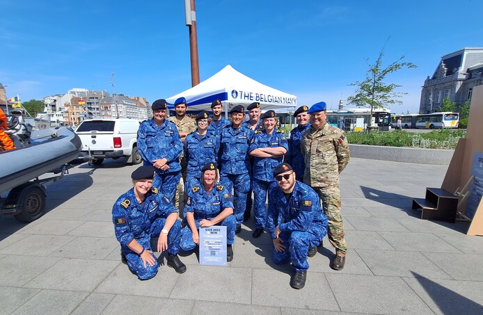 Vrouwelijke militairen nemen station Oostende over: “De zee zit in mijn ...
