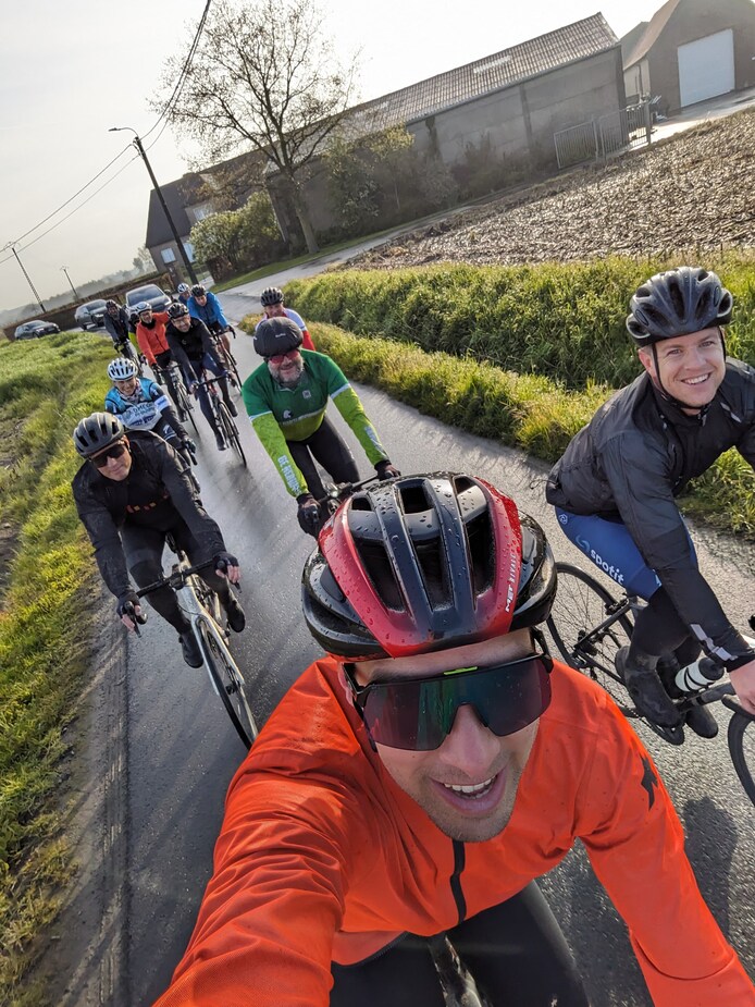 IT-bedrijf spotit fietst 10.000 euro bij elkaar voor Zelfmoordlijn ...