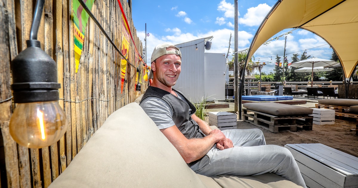 Sacha (29) is bezig aan derde seizoen van zijn zomerbar House Of The Feniks: “Zodra de zon van ...