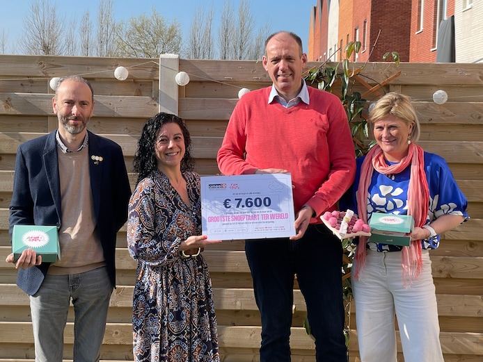 Boven de Wolken krijgt 7.600 euro dankzij de grootste snoeptaart ter ...