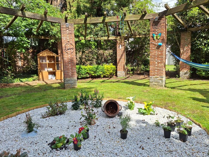 “Zo kan ik nog veel aan mijn meme denken”: bewoners van Kompas creëren ...