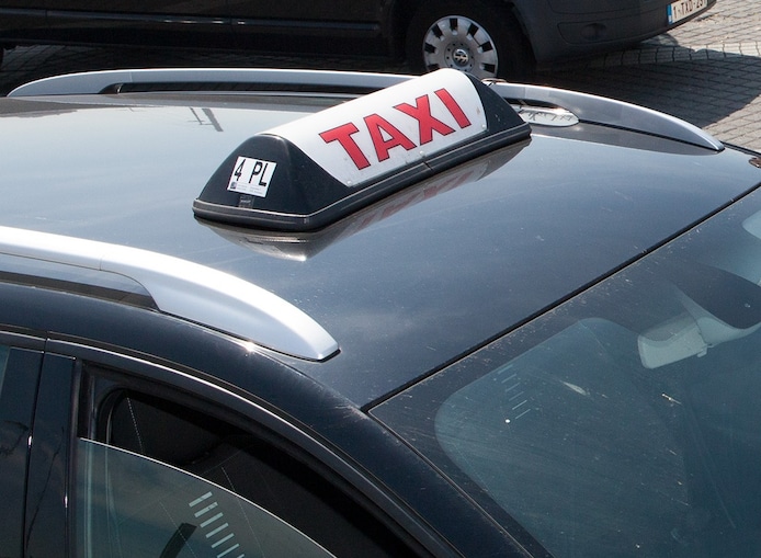 Vooruit wil dat er snel werk gemaakt wordt van taxistandplaatsen en Kiss and Ride op het ...