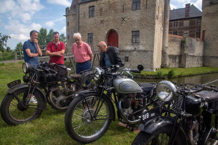 Antique Motorcycle Run voortaan tweedaagse aan kasteel De Varens ...