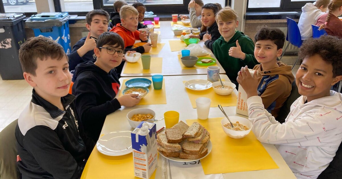 Leerlingen van De Stappe smullen van rijkelijk ontbijt op school ...