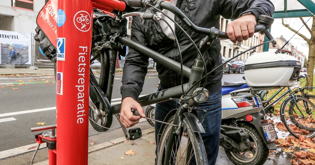 Fiets herstellen aan reparatiezuil | Kortrijk | HLN.be