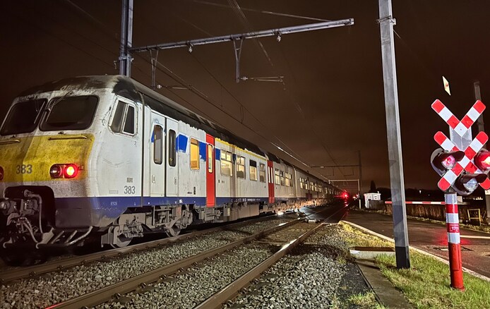 Tripje naar Disneyland Parijs strandt voor Emily (30) aan overweg in ...