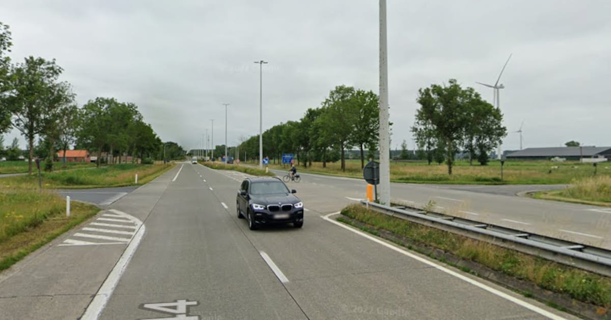 Negentiger en veertiger gewond na aanrijding op N44 in Maldegem ...