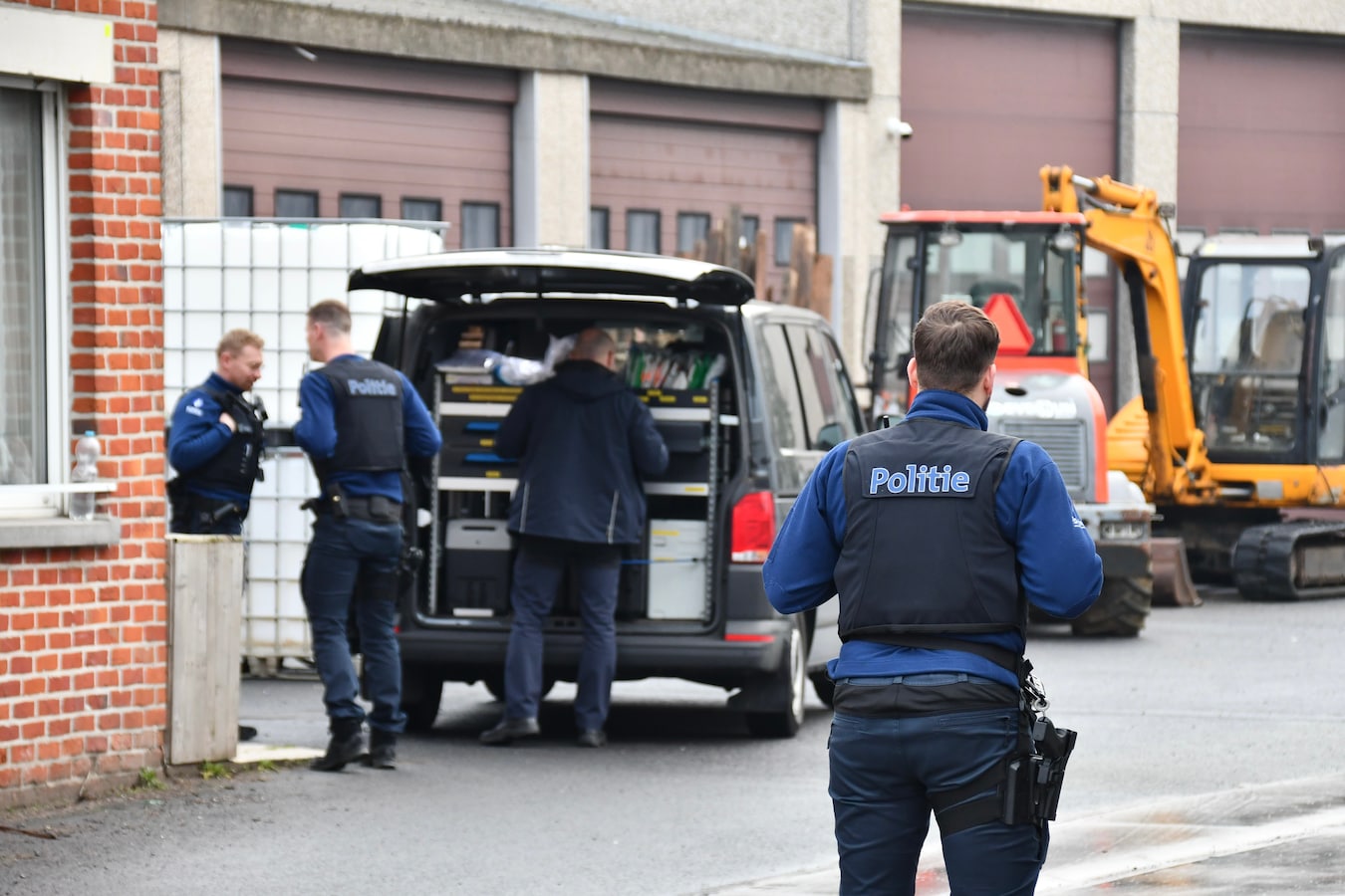 Pool gearresteerd na ontdekking van cannabisplantage in woning van ...