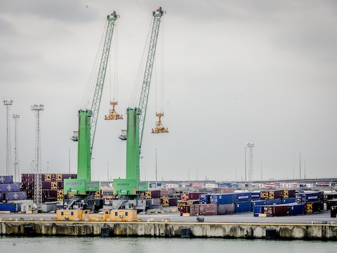 Man (27) overleden bij ongeval in haven van Zeebrugge: “Hij kwam ten ...
