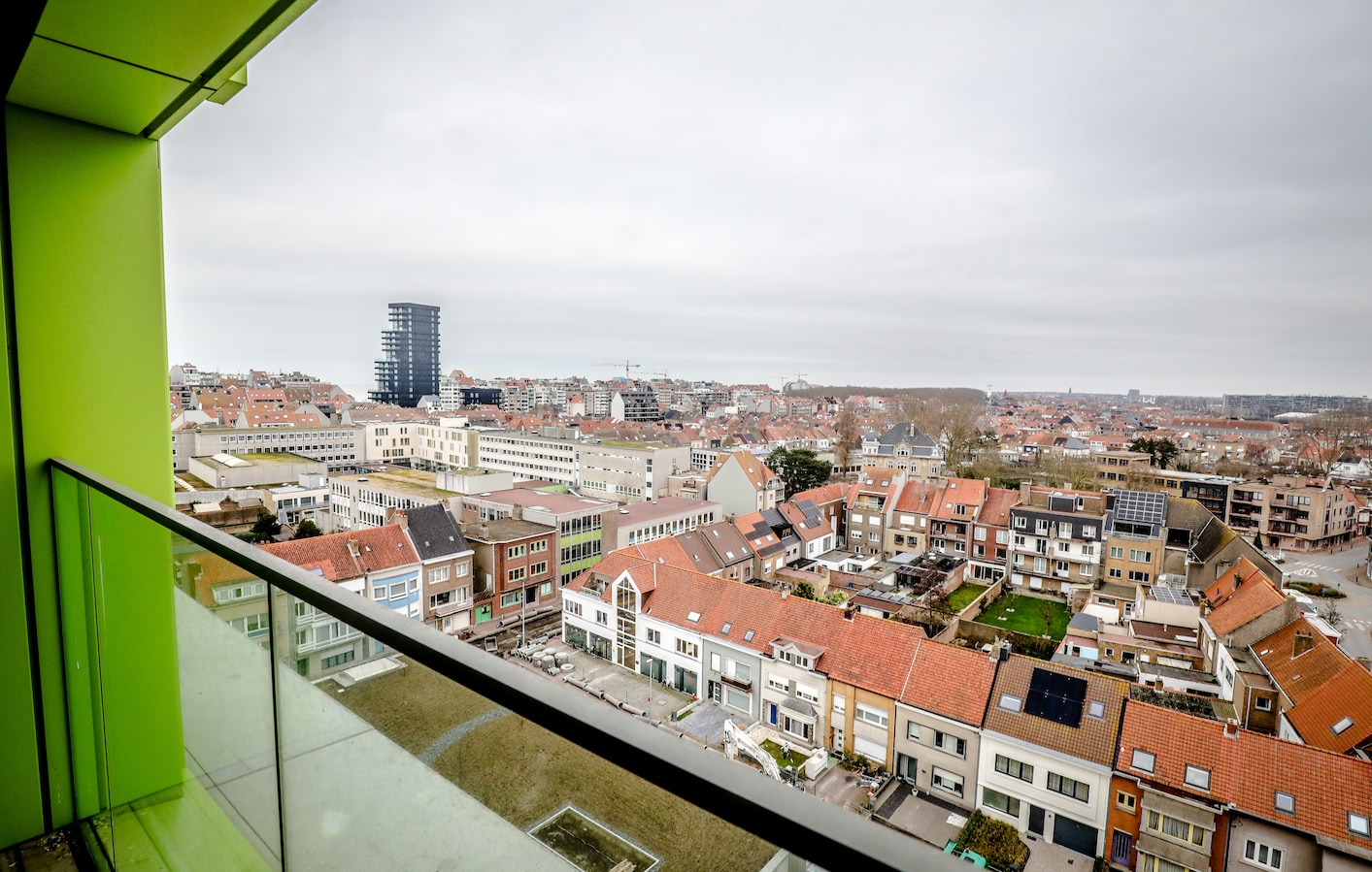 Dit is HOOST in Knokke-Heist, de kleurrijkste woontoren van het land ...