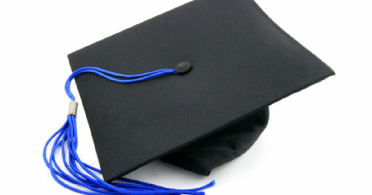 Professor helpt zoon een handje | Bizar | HLN.be