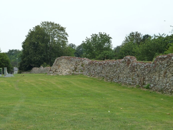 Infrax boort gat in Romeinse muur in Tongeren | Binnenland | hln.be