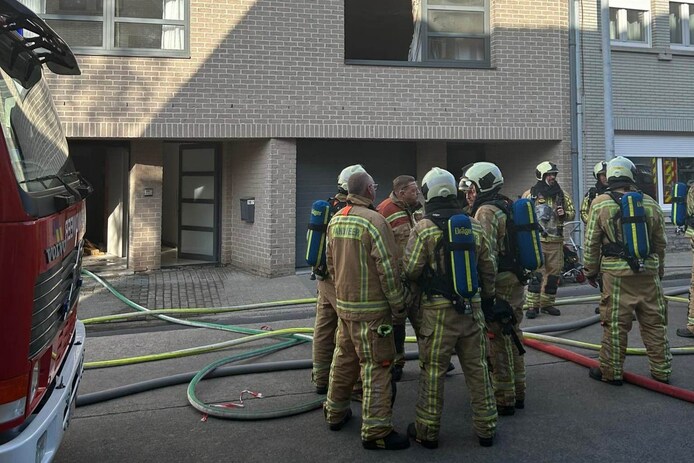 Woning onbewoonbaar na brand, tieners net op tijd in veiligheid ...