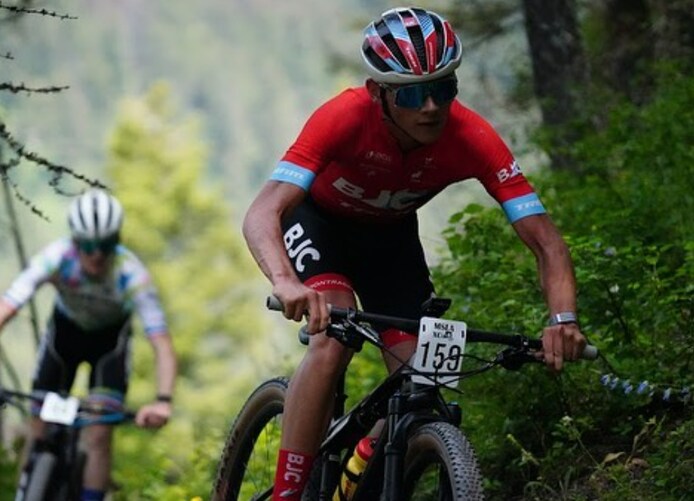 Talentvolle mountainbiker Magnus White (17), die zou aantreden op WK in ...