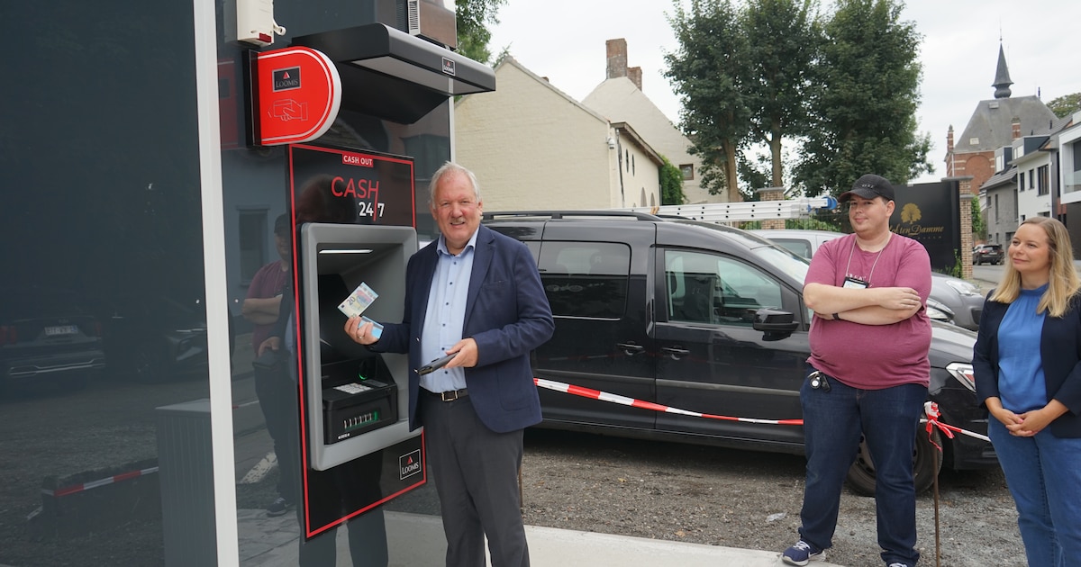 Bankneutrale geldautomaat geplaatst in Kallo: “Dit komt ook lokale ...