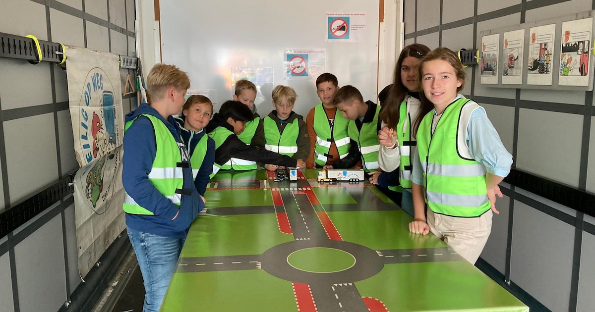 141 leerlingen ontdekken gevaren van dode hoek | Regio | HLN.be