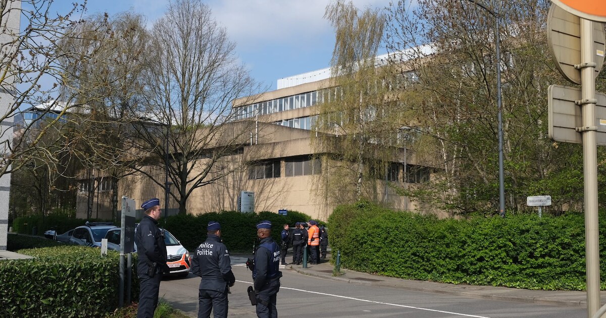 174 asielzoekers na maanden uit pand in Gulledelle gezet: uitzetting ...