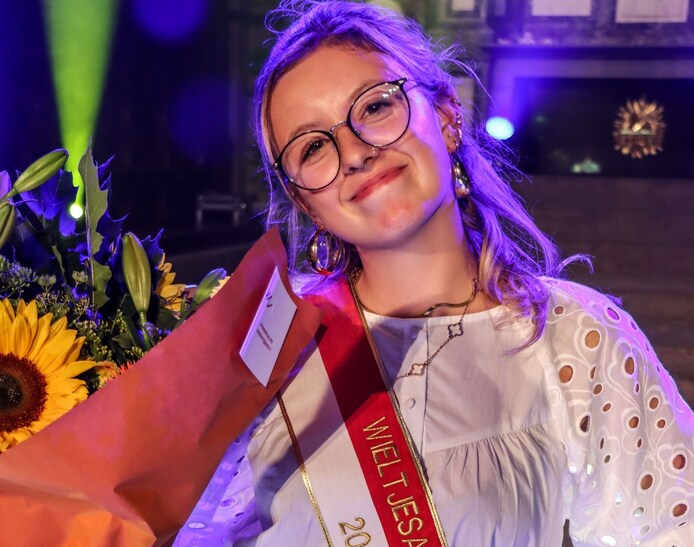 Aili (17) mag jaar lang Menen vertegenwoordigen als nieuwe ...