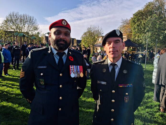 Nieuwe gedenkplaat in wijk Laar brengt hulde aan gesneuvelde bevrijders ...