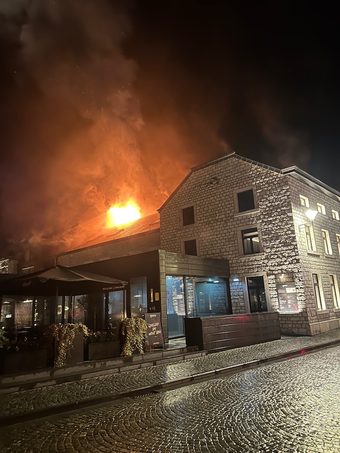 Hoe de enorme brand uitbrak in het luxehotel Le Sanglier des Ardennes ...