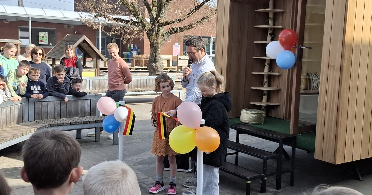 Nieuwe leeswagon gemaakt door githo nijlen krijgt een plek op ...