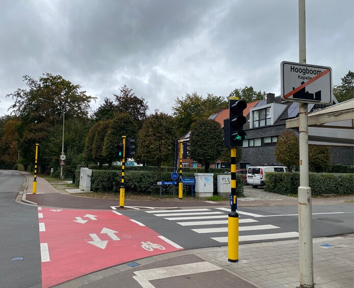 Verkeerslichten op kruispunt van Hoogboomsteenweg met Koningin Astridlaan beter afgesteld ...