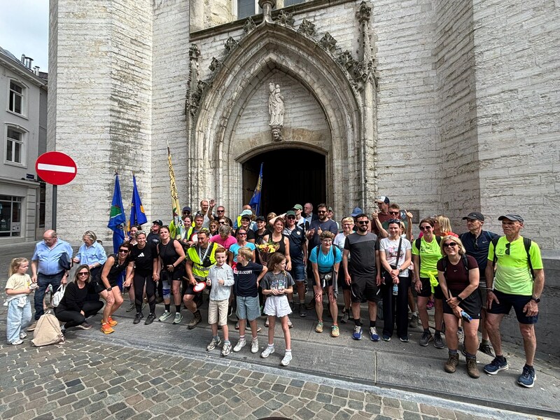 Wandelaars uit Wielsbeke trekken bedevaartseizoen op gang in Halle ...