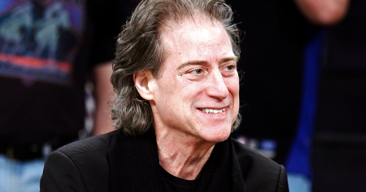 Amerikaanse comedian Richard Lewis (76), bekend van ‘Curb Your Enthusiasm’, overleden ...