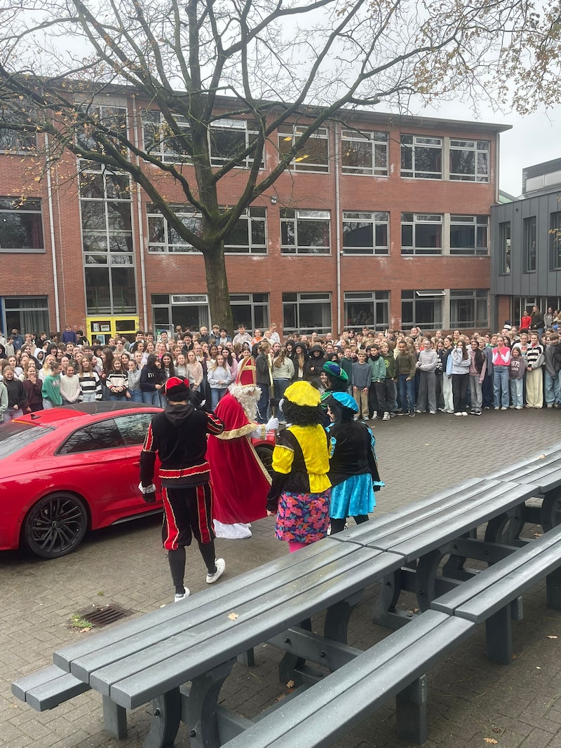 Sinterklaas brengt blits bezoek aan ASO Spijker | Regio | HLN.be