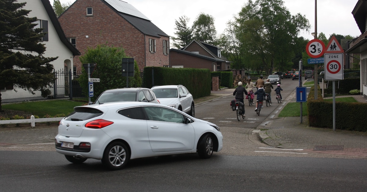 Nieuwe proefopstelling met automatische slagbomen in Driesstraat ...