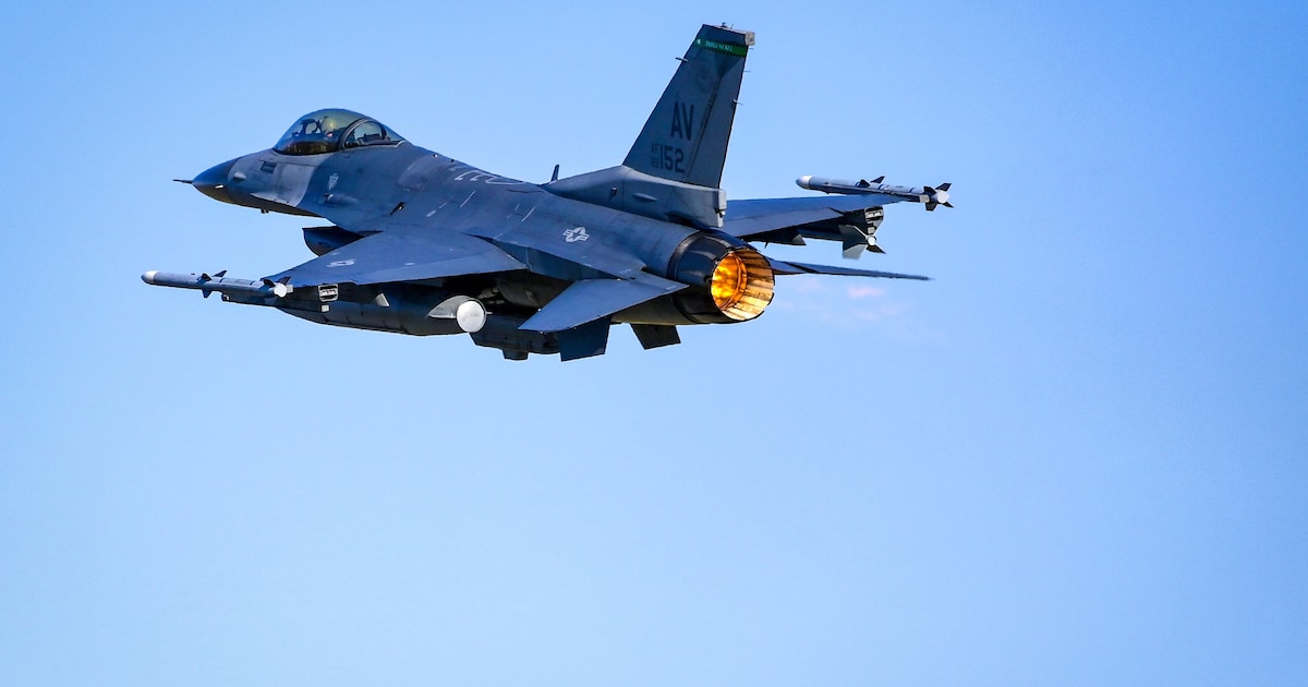 Mysterieuze korte knal in het luchtruim boven de Kempen: F16 door de ...