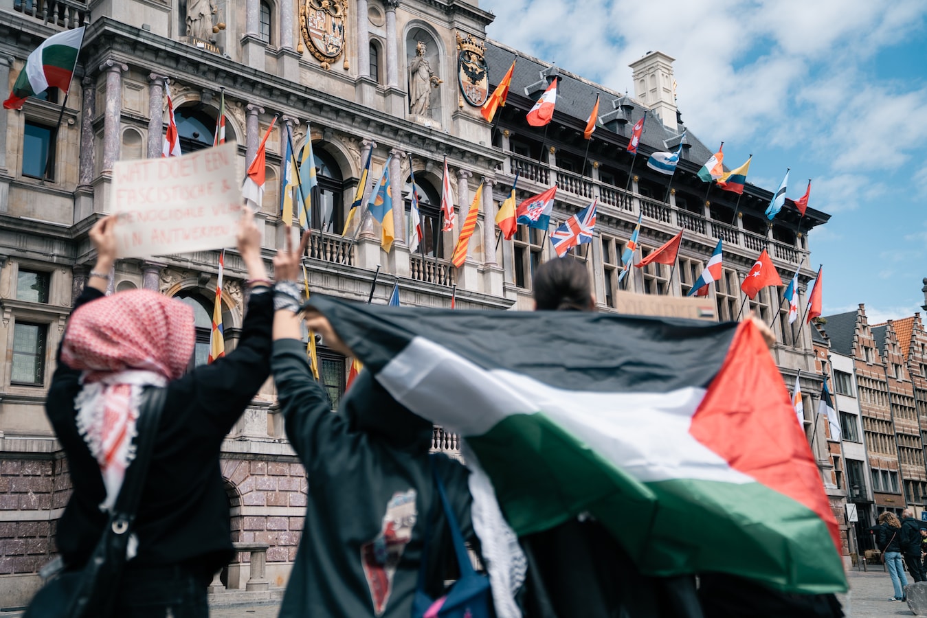 Els van Doesburg (N-VA) openhartig over discussie Israëlische vlag: “Ik ...
