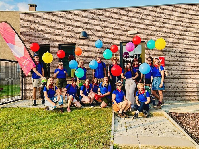 Leerkrachten Hartencollege Okegem verwelkomen kinderen als pelgrims ...