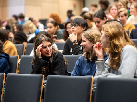 Universiteit Antwerpen laat middelbare scholieren proeven van ...