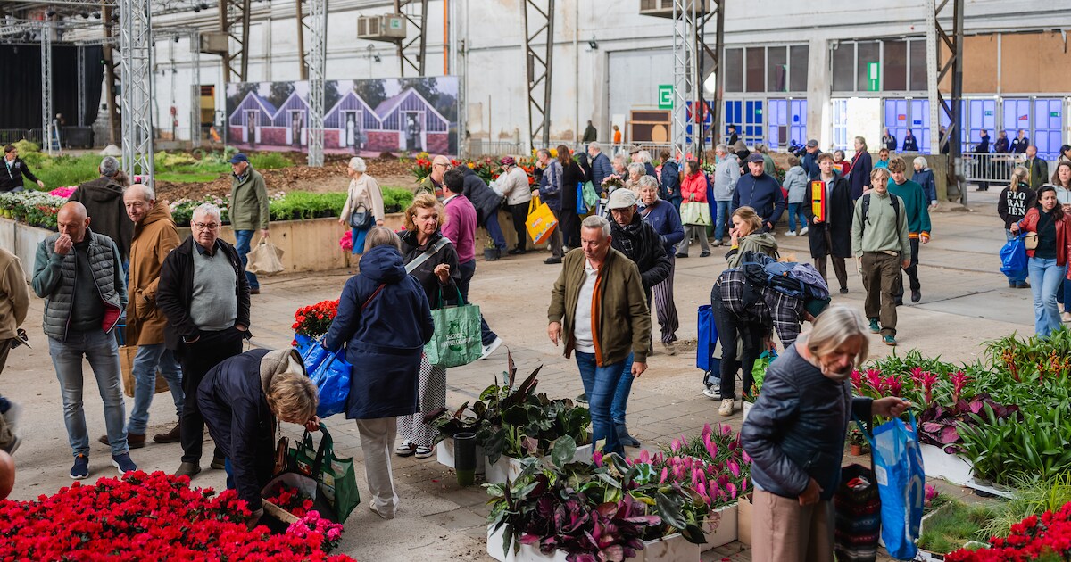 Uitverkoop Floraliën lokt massa enthousiastelingen: “Alles gaat naar ...