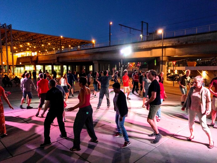 Choronde laat je proeven van volksdans op Stationsplein | Roeselare ...