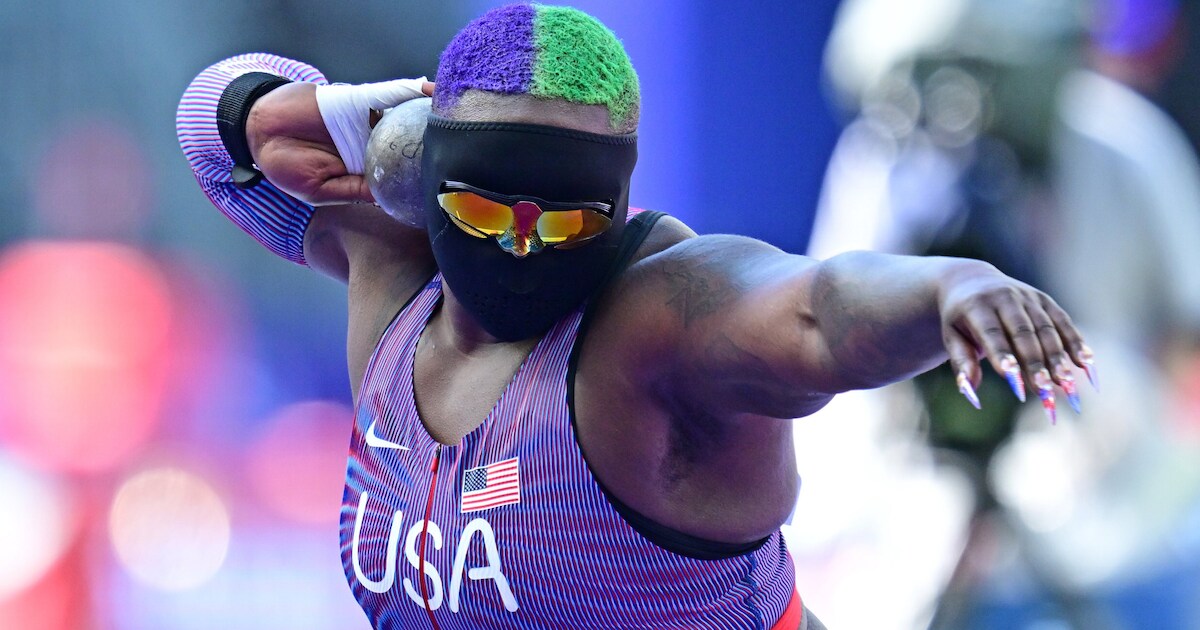 Non-binaire 'The Hulk' kleurt atletiekbaan: dit verhaal gaat schuil ...