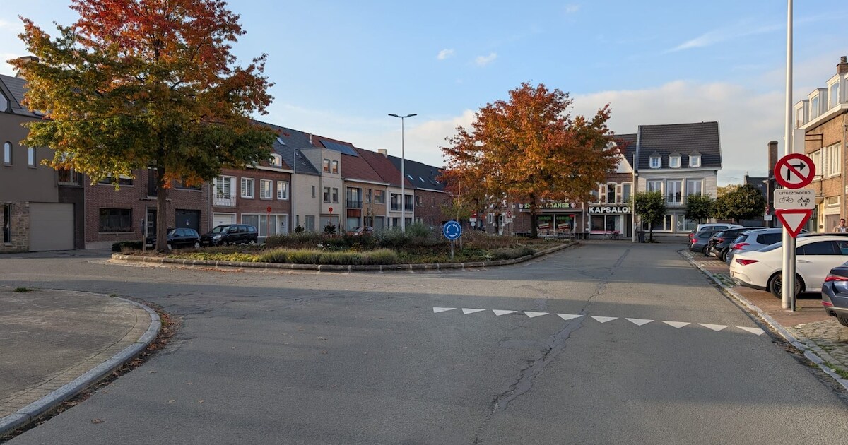 Tijdelijke verkeersmaatregelen door asfalteringswerken aan de rotonde ...