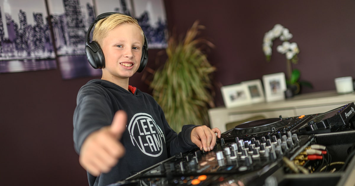 DJ Liam (8) heeft nu al 60.000 volgers op TikTok: “Ik droom van ...