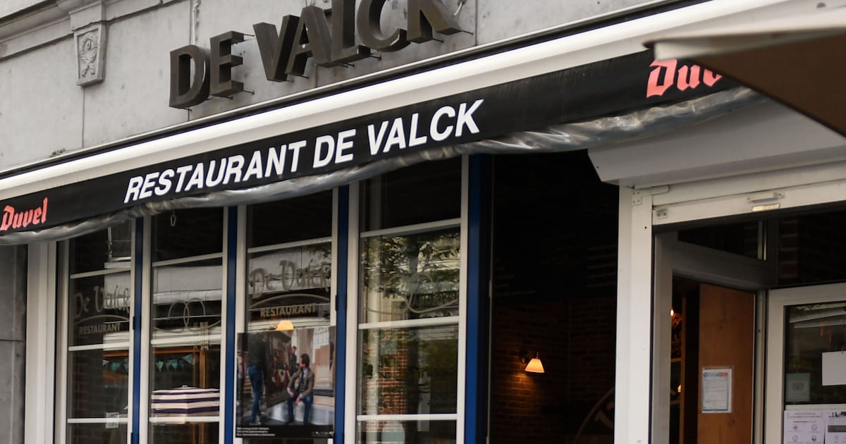 Twintiger krijgt 18 maanden celstraf voor diefstal in restaurant De ...