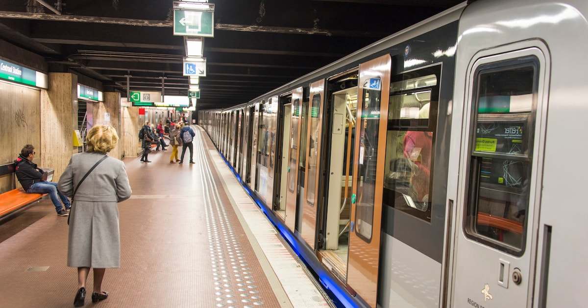 Metro Brussel Centraal even ontruimd na rookontwikkeling, station ...