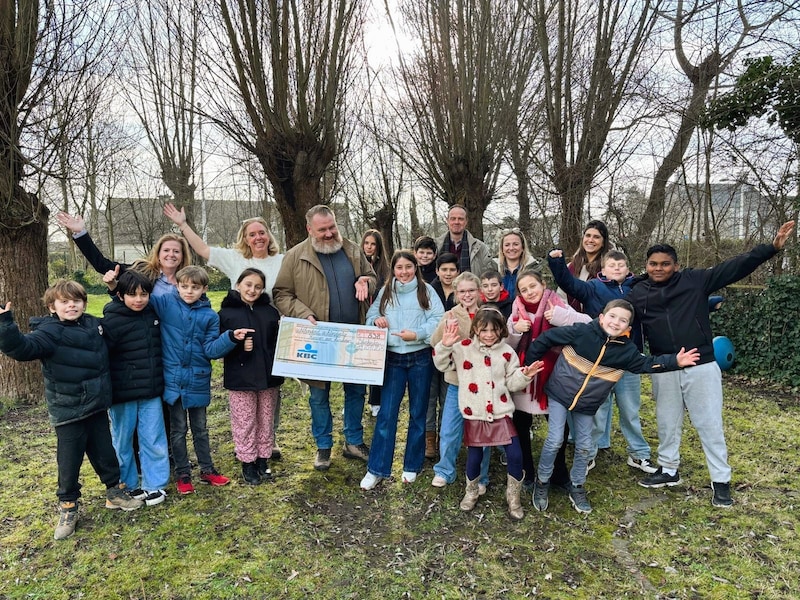 ONS basisscholen schenken cheque aan vzw Kansen voor Kinderen dankij ...