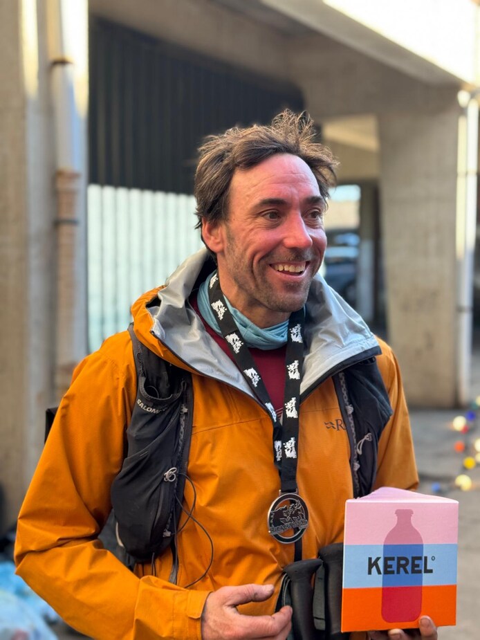 Na 63 uur lopen haalt Thomas (43) finish van keiharde Legends Trail ...