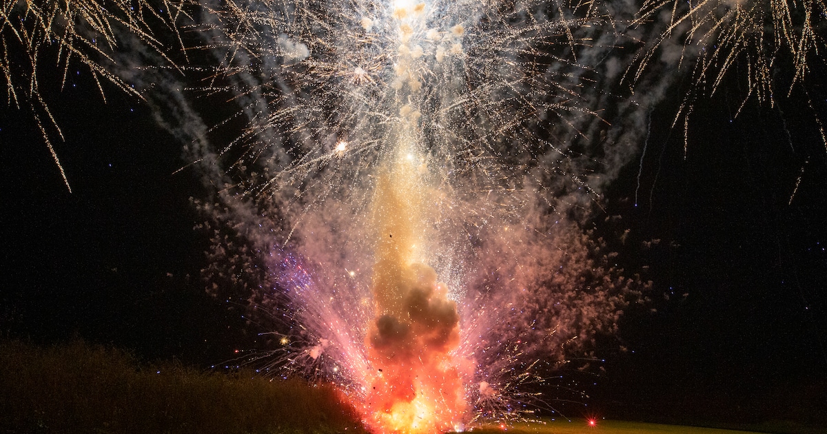 Politie neemt grote partijen vuurwerk in beslag | Regio | HLN.be