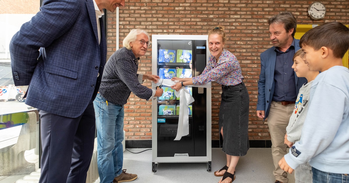 Marc De Bel onthult eerste papierautomaat in school in Mechelen: “Ik ...