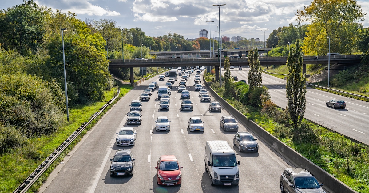 Ongeval op de Antwerpse Ring: twee rijstroken versperd richting Gent ...